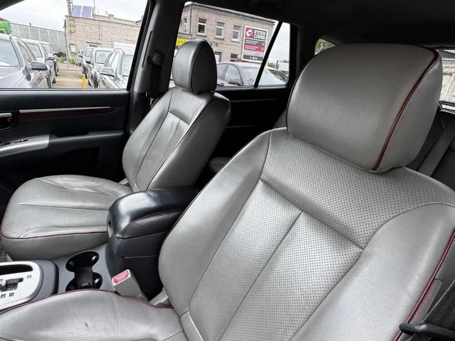 Pelēks Hyundai Santa Fe 2007 Daugavpils, ar dzinēja tilpumu 2.20 L un nobraukumu 323 tūkst. km par 3500 €, foto 18 vietnē AUTOMOTO.COM.LV