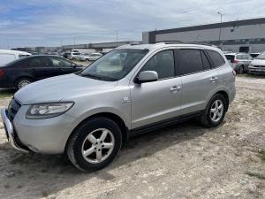 Grey Hyundai Santa Fe 2007 in Klaipeda, with an engine capacity of 2.19 L and mileage of 222 thousand km for 4300 €, photo 3 on AUTOMOTO.COM.LV