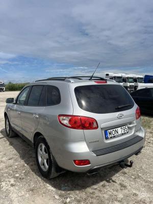 Grey Hyundai Santa Fe 2007 in Klaipeda, with an engine capacity of 2.19 L and mileage of 222 thousand km for 4300 €, photo 4 on AUTOMOTO.COM.LV