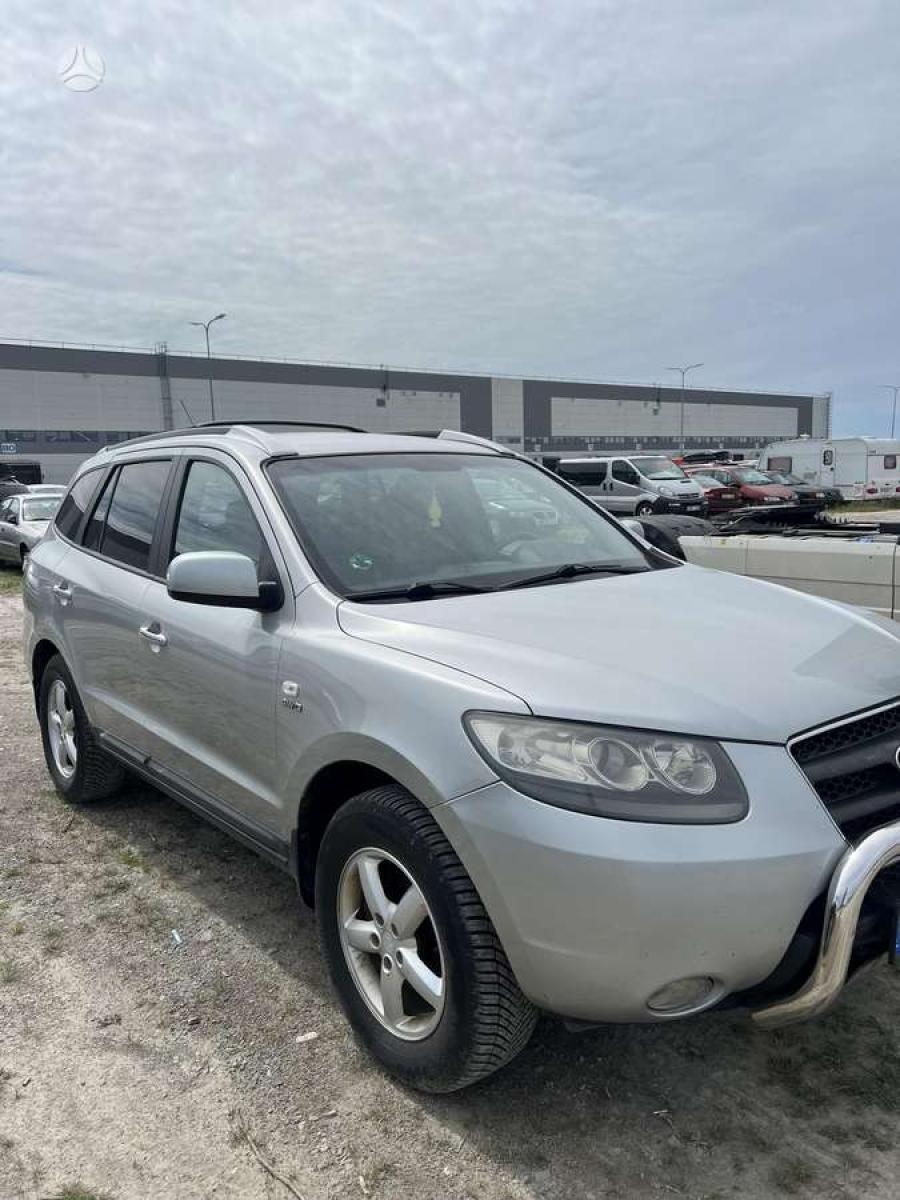 Grey Hyundai Santa Fe 2007 in Klaipeda, with an engine capacity of 2.19 L and mileage of 222 thousand km for 4300 €, photo 5 on AUTOMOTO.COM.LV