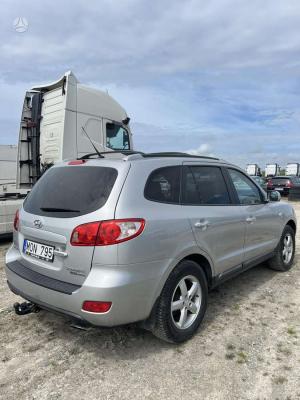 Grey Hyundai Santa Fe 2007 in Klaipeda, with an engine capacity of 2.19 L and mileage of 222 thousand km for 4300 €, photo 6 on AUTOMOTO.COM.LV