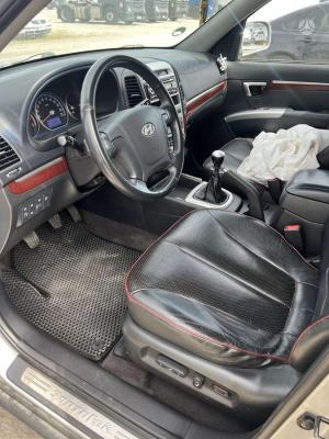 Grey Hyundai Santa Fe 2007 in Klaipeda, with an engine capacity of 2.19 L and mileage of 222 thousand km for 4300 €, photo 9 on AUTOMOTO.COM.LV