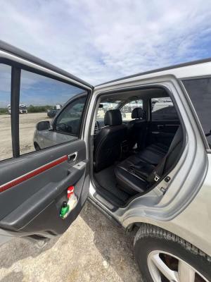 Grey Hyundai Santa Fe 2007 in Klaipeda, with an engine capacity of 2.19 L and mileage of 222 thousand km for 4300 €, photo 12 on AUTOMOTO.COM.LV