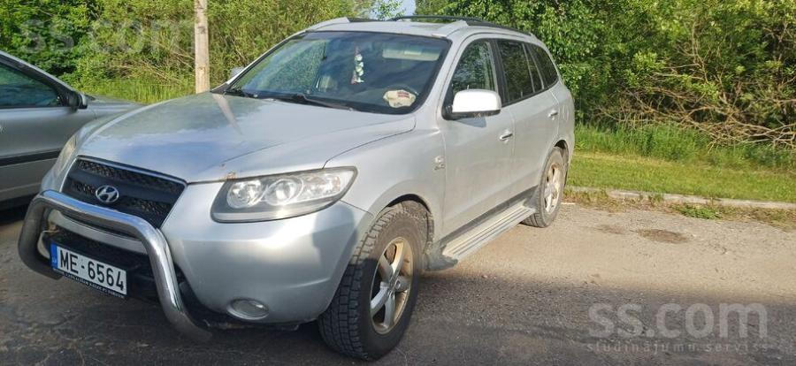 Grey Hyundai Santa Fe 2007 in Jekabpils, with an engine capacity of 2.20 L and mileage of 352 thousand km for 3000 €, photo 3 on AUTOMOTO.COM.LV