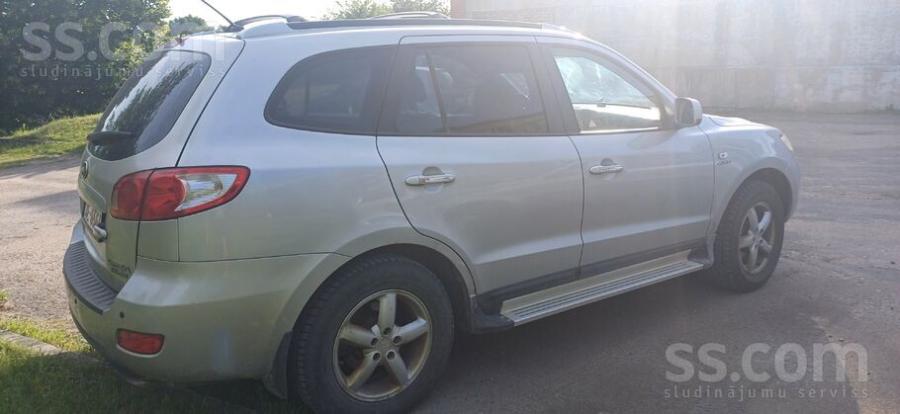 Grey Hyundai Santa Fe 2007 in Jekabpils, with an engine capacity of 2.20 L and mileage of 352 thousand km for 3000 €, photo 5 on AUTOMOTO.COM.LV
