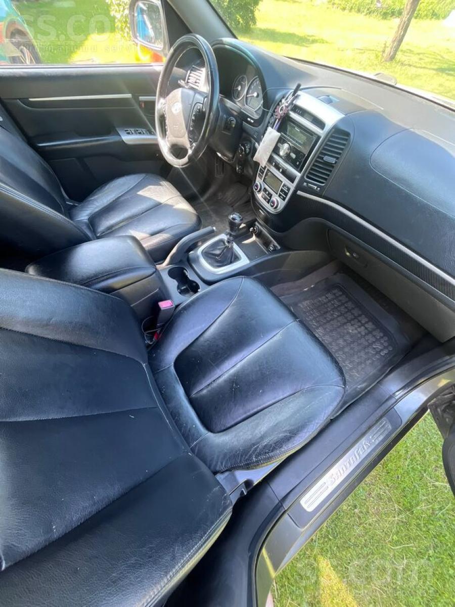 Pelēks Hyundai Santa Fe 2007 Rīga, ar dzinēja tilpumu 2.20 L un nobraukumu 321 tūkst. km par 3100 €, foto 3 vietnē AUTOMOTO.COM.LV
