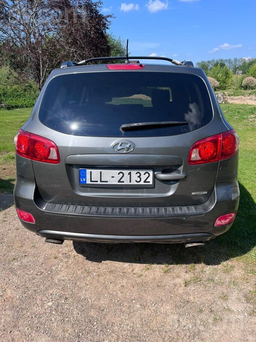Pelēks Hyundai Santa Fe 2007 Rīga, ar dzinēja tilpumu 2.20 L un nobraukumu 321 tūkst. km par 3100 €, foto 5 vietnē AUTOMOTO.COM.LV