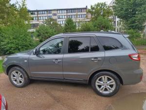 Grey Hyundai Santa Fe 2007 in Kaunas, with an engine capacity of 2.19 L and mileage of 272 thousand km for 5200 €, photo 4 on AUTOMOTO.COM.LV