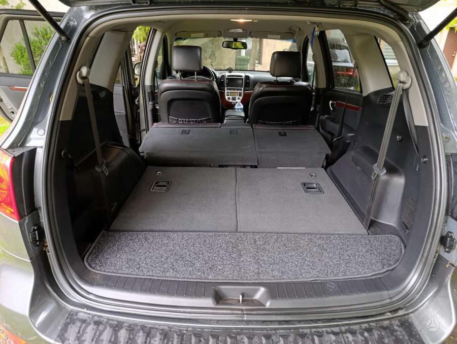 Grey Hyundai Santa Fe 2007 in Kaunas, with an engine capacity of 2.19 L and mileage of 272 thousand km for 5200 €, photo 9 on AUTOMOTO.COM.LV