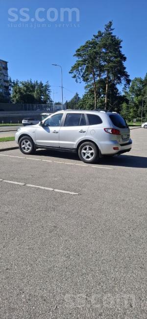 Pelēks Hyundai Santa Fe 2007 Tukums, ar dzinēja tilpumu 2.20 L un nobraukumu 293 tūkst. km par 3697 €, foto  vietnē AUTOMOTO.COM.LV
