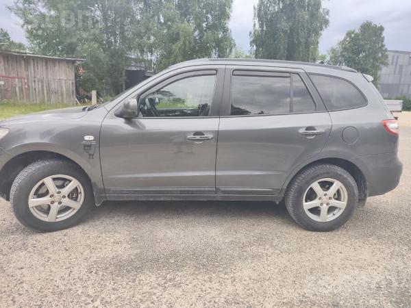 Pelēks Hyundai Santa Fe 2007 Rīga, ar dzinēja tilpumu 2.20 L un nobraukumu 346 tūkst. km par 3600 €, foto 3 vietnē AUTOMOTO.COM.LV