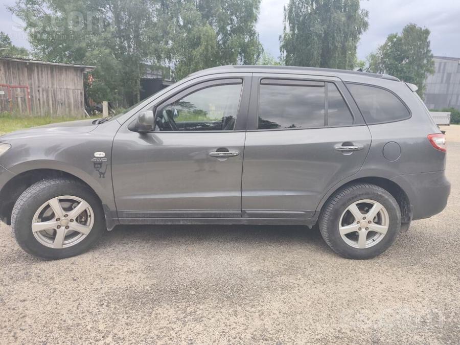 Grey Hyundai Santa Fe 2007 in Riga, with an engine capacity of 2.20 L and mileage of 346 thousand km for 3600 €, photo 4 on AUTOMOTO.COM.LV
