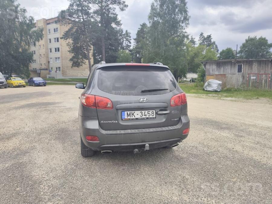 Grey Hyundai Santa Fe 2007 in Riga, with an engine capacity of 2.20 L and mileage of 346 thousand km for 3600 €, photo 5 on AUTOMOTO.COM.LV