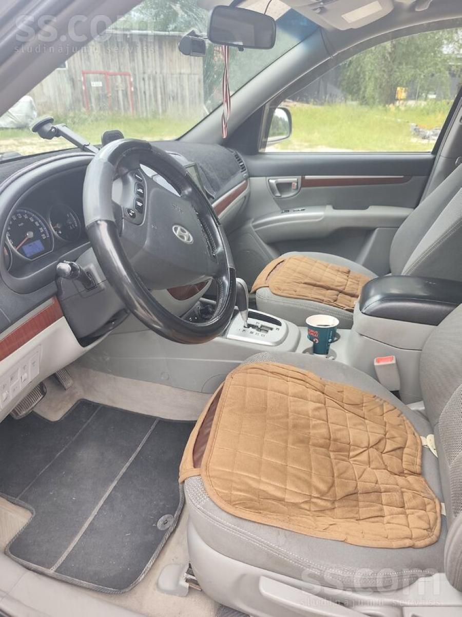 Grey Hyundai Santa Fe 2007 in Riga, with an engine capacity of 2.20 L and mileage of 346 thousand km for 3600 €, photo 6 on AUTOMOTO.COM.LV