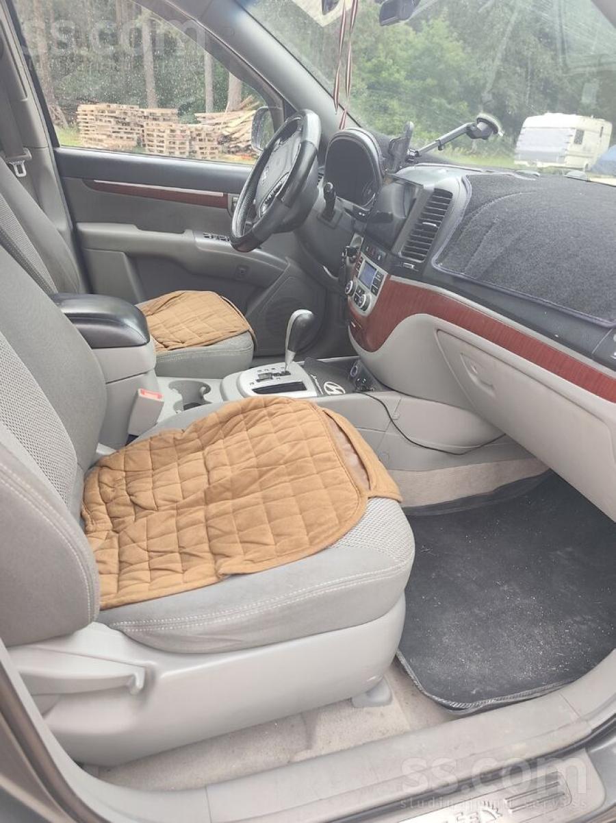 Grey Hyundai Santa Fe 2007 in Riga, with an engine capacity of 2.20 L and mileage of 346 thousand km for 3600 €, photo 7 on AUTOMOTO.COM.LV
