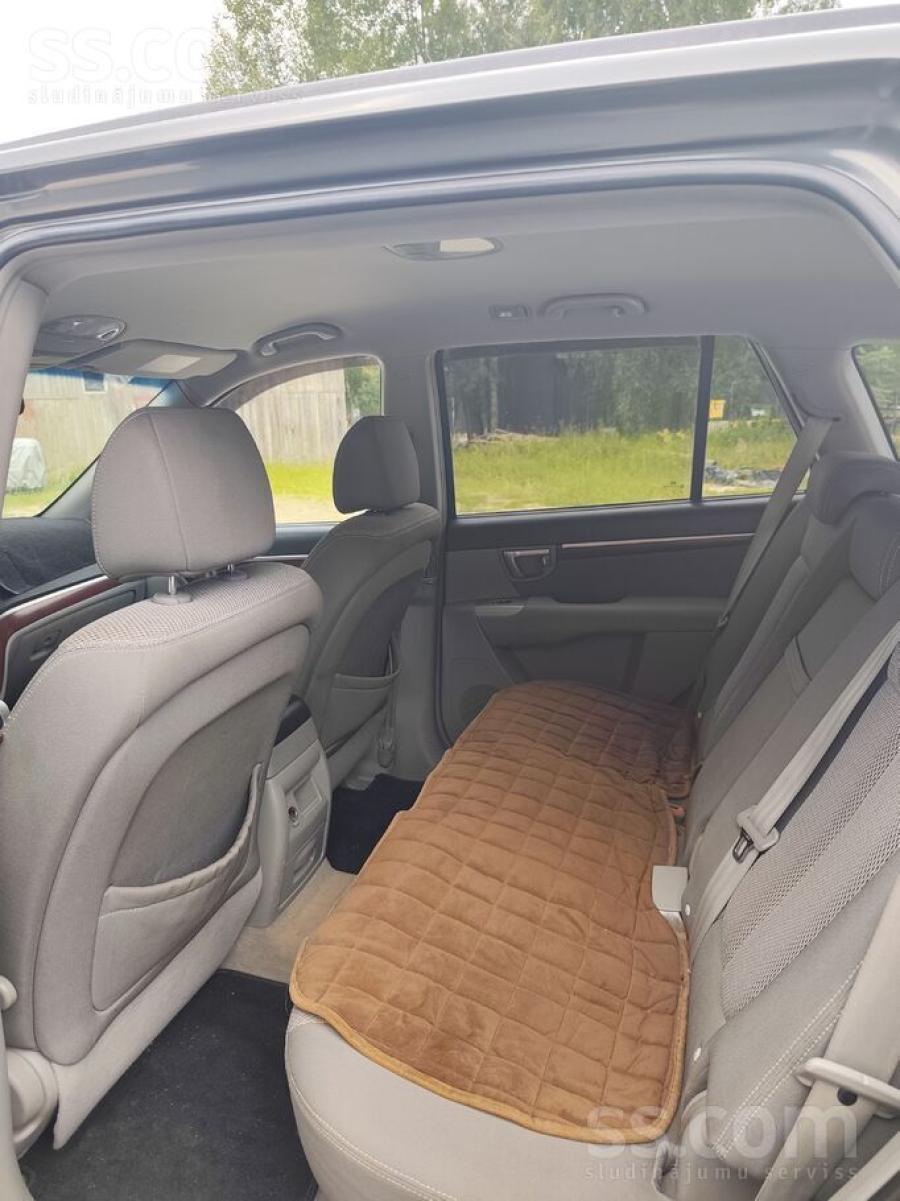 Grey Hyundai Santa Fe 2007 in Riga, with an engine capacity of 2.20 L and mileage of 346 thousand km for 3600 €, photo 8 on AUTOMOTO.COM.LV