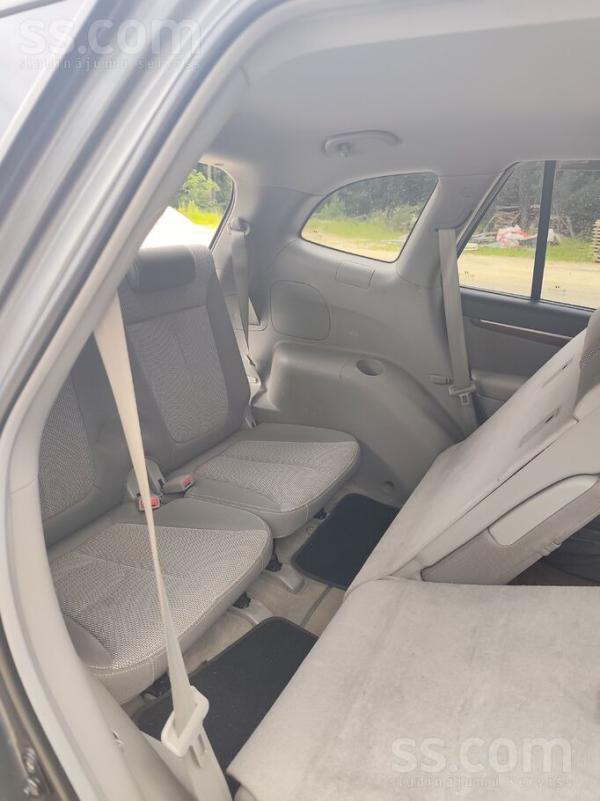 Pelēks Hyundai Santa Fe 2007 Rīga, ar dzinēja tilpumu 2.20 L un nobraukumu 346 tūkst. km par 3600 €, foto 8 vietnē AUTOMOTO.COM.LV