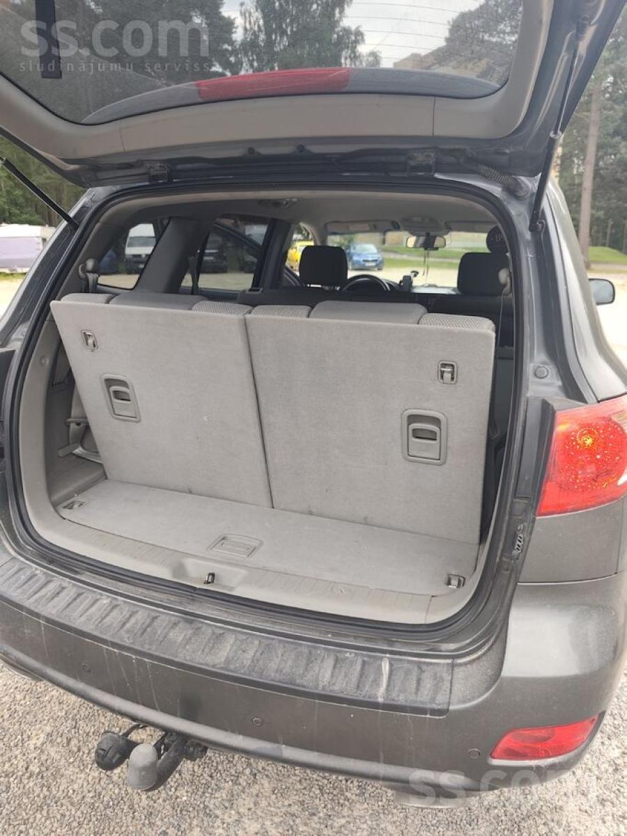 Grey Hyundai Santa Fe 2007 in Riga, with an engine capacity of 2.20 L and mileage of 346 thousand km for 3600 €, photo 10 on AUTOMOTO.COM.LV