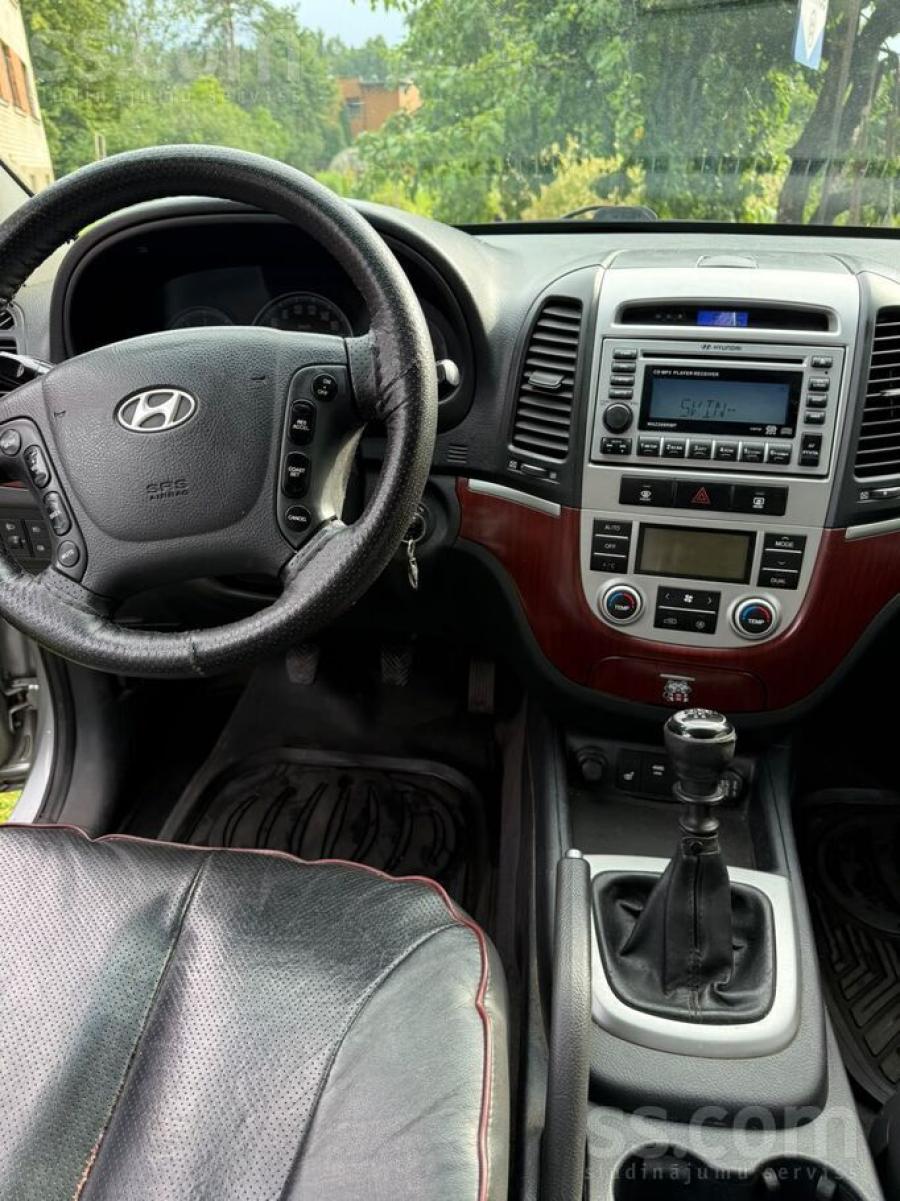 Pelēks Hyundai Santa Fe 2007 Rīga, ar dzinēja tilpumu 2.20 L un nobraukumu 287 tūkst. km par 3200 €, foto 7 vietnē AUTOMOTO.COM.LV