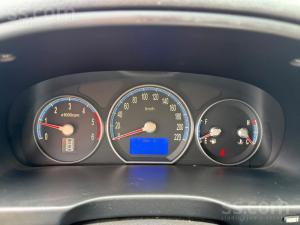 Grey Hyundai Santa Fe 2007 in Riga, with an engine capacity of 2.20 L and mileage of 287 thousand km for 3200 €, photo 4 on AUTOMOTO.COM.LV
