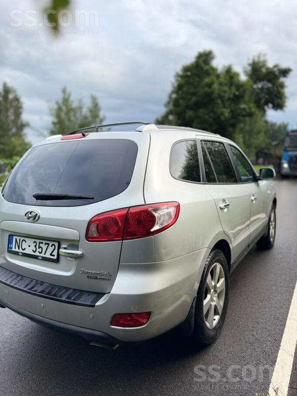 Pelēks Hyundai Santa Fe 2007 Rīga, ar dzinēja tilpumu 2.20 L un nobraukumu 287 tūkst. km par 3200 €, foto 4 vietnē AUTOMOTO.COM.LV