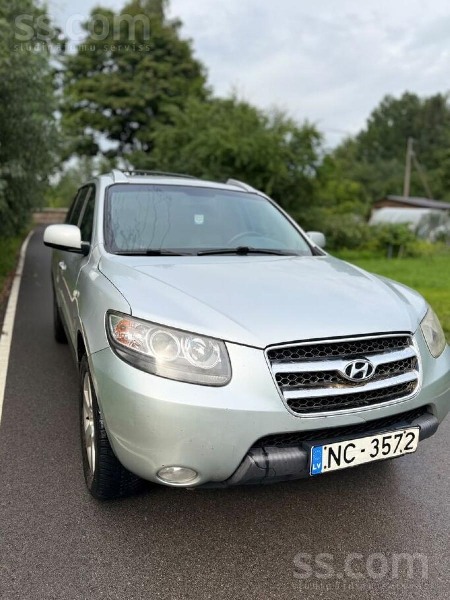 Grey Hyundai Santa Fe 2007 in Riga, with an engine capacity of 2.20 L and mileage of 287 thousand km for 3200 €, photo 6 on AUTOMOTO.COM.LV