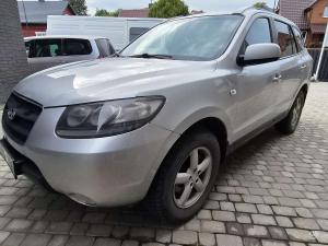 Grey Hyundai Santa Fe 2007 in Plunge, with an engine capacity of 2.19 L and mileage of 266 thousand km for 3600 €, photo 1 on AUTOMOTO.COM.LV