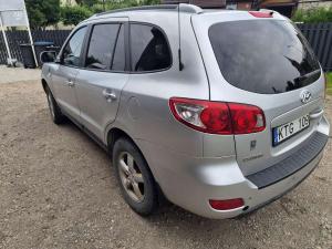 Grey Hyundai Santa Fe 2007 in Plunge, with an engine capacity of 2.19 L and mileage of 266 thousand km for 3600 €, photo 3 on AUTOMOTO.COM.LV
