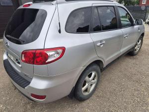 Grey Hyundai Santa Fe 2007 in Plunge, with an engine capacity of 2.19 L and mileage of 266 thousand km for 3600 €, photo 4 on AUTOMOTO.COM.LV