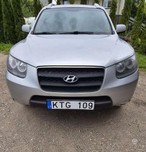 Grey Hyundai Santa Fe 2007 in Plunge, with an engine capacity of 2.19 L and mileage of 266 thousand km for 3600 €, photo 5 on AUTOMOTO.COM.LV