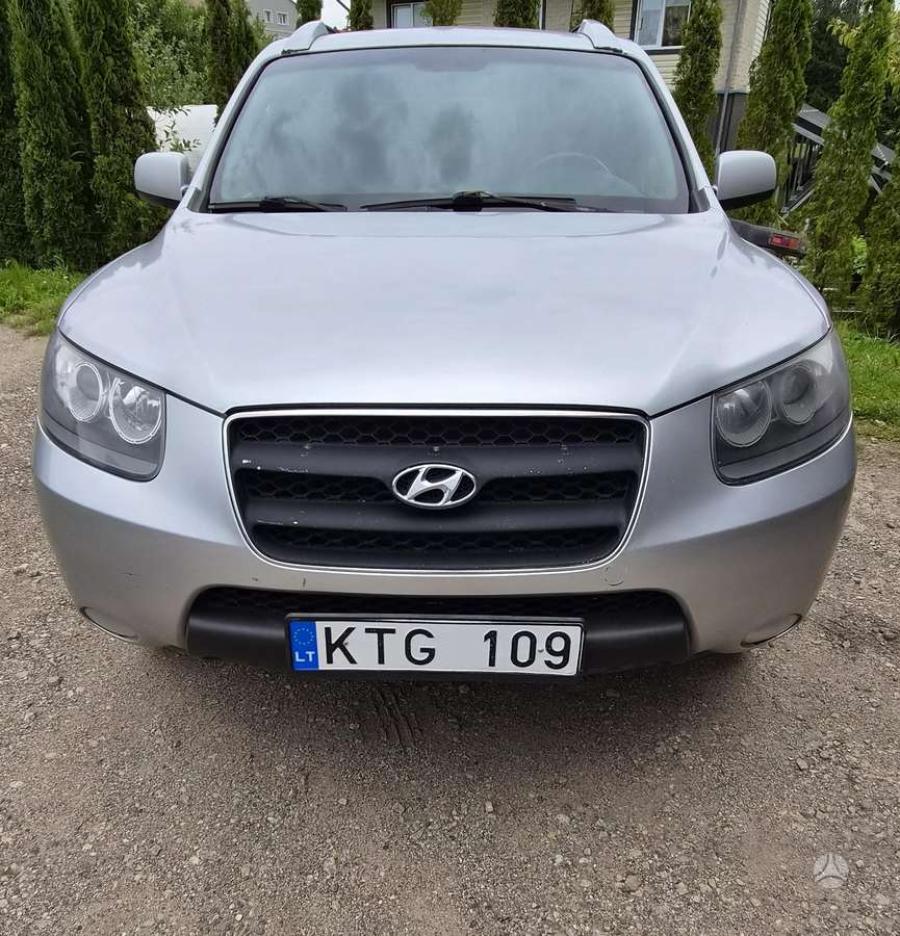 Grey Hyundai Santa Fe 2007 in Plunge, with an engine capacity of 2.19 L and mileage of 266 thousand km for 3600 €, photo 5 on AUTOMOTO.COM.LV