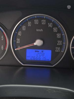 Grey Hyundai Santa Fe 2007 in Plunge, with an engine capacity of 2.19 L and mileage of 266 thousand km for 3600 €, photo 7 on AUTOMOTO.COM.LV