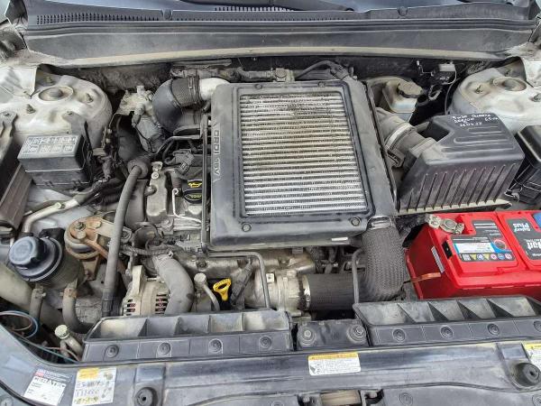 Grey Hyundai Santa Fe 2007 in Plunge, with an engine capacity of 2.19 L and mileage of 266 thousand km for 3600 €, photo 10 on AUTOMOTO.COM.LV