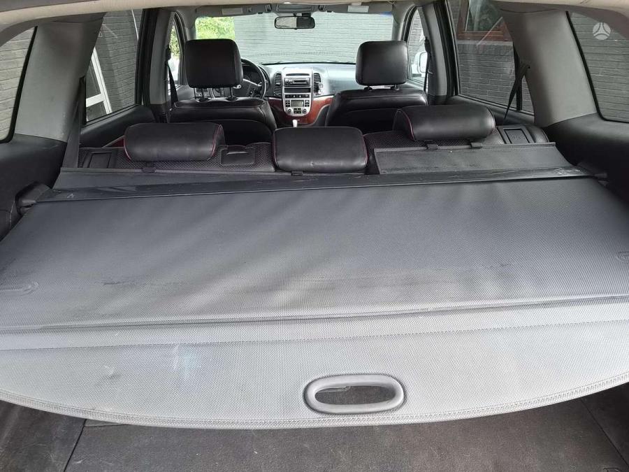 Grey Hyundai Santa Fe 2007 in Plunge, with an engine capacity of 2.19 L and mileage of 266 thousand km for 3600 €, photo 13 on AUTOMOTO.COM.LV