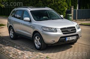 Grey Hyundai Santa Fe 2007 in Riga, with an engine capacity of 2.20 L and mileage of 294 thousand km for 2990 €, photo 4 on AUTOMOTO.COM.LV