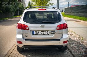 Grey Hyundai Santa Fe 2007 in Riga, with an engine capacity of 2.20 L and mileage of 294 thousand km for 2990 €, photo 6 on AUTOMOTO.COM.LV