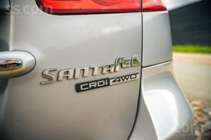 Grey Hyundai Santa Fe 2007 in Riga, with an engine capacity of 2.20 L and mileage of 294 thousand km for 2990 €, photo 8 on AUTOMOTO.COM.LV