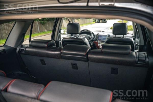 Pelēks Hyundai Santa Fe 2007 Rīga, ar dzinēja tilpumu 2.20 L un nobraukumu 294 tūkst. km par 2990 €, foto 9 vietnē AUTOMOTO.COM.LV
