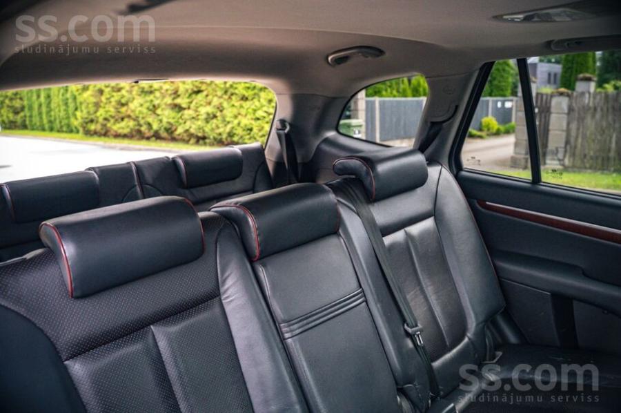 Grey Hyundai Santa Fe 2007 in Riga, with an engine capacity of 2.20 L and mileage of 294 thousand km for 2990 €, photo 13 on AUTOMOTO.COM.LV