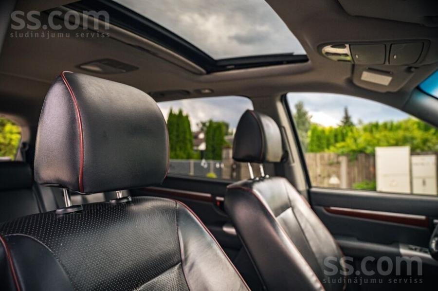 Grey Hyundai Santa Fe 2007 in Riga, with an engine capacity of 2.20 L and mileage of 294 thousand km for 2990 €, photo 14 on AUTOMOTO.COM.LV