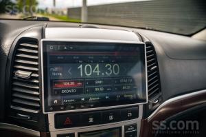 Grey Hyundai Santa Fe 2007 in Riga, with an engine capacity of 2.20 L and mileage of 294 thousand km for 2990 €, photo 20 on AUTOMOTO.COM.LV