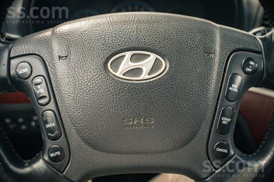 Grey Hyundai Santa Fe 2007 in Riga, with an engine capacity of 2.20 L and mileage of 294 thousand km for 2990 €, photo 21 on AUTOMOTO.COM.LV