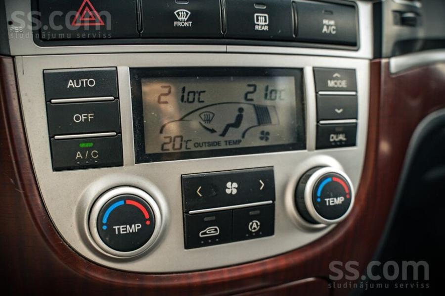 Grey Hyundai Santa Fe 2007 in Riga, with an engine capacity of 2.20 L and mileage of 294 thousand km for 2990 €, photo 23 on AUTOMOTO.COM.LV