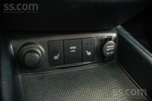 Grey Hyundai Santa Fe 2007 in Riga, with an engine capacity of 2.20 L and mileage of 294 thousand km for 2990 €, photo 24 on AUTOMOTO.COM.LV