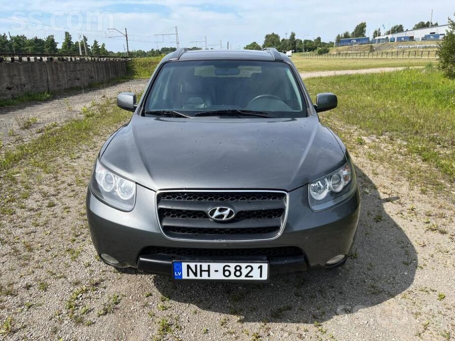 Pelēks Hyundai Santa Fe 2007 Tukums, ar dzinēja tilpumu 2.20 L un nobraukumu 292 tūkst. km par 3400 €, foto 4 vietnē AUTOMOTO.COM.LV