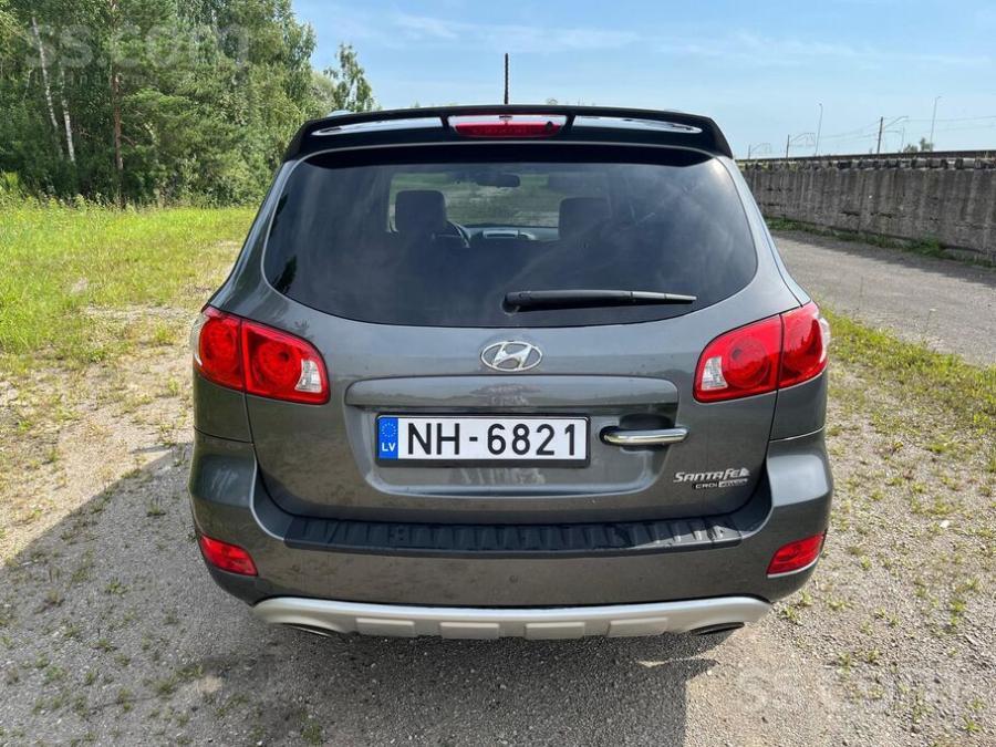 Pelēks Hyundai Santa Fe 2007 Tukums, ar dzinēja tilpumu 2.20 L un nobraukumu 292 tūkst. km par 3400 €, foto 9 vietnē AUTOMOTO.COM.LV
