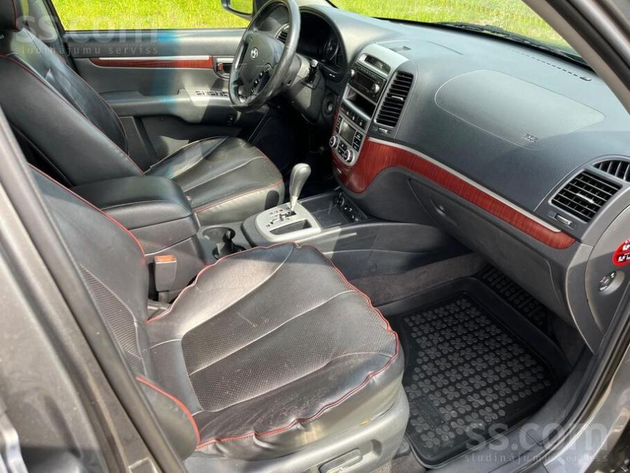 Pelēks Hyundai Santa Fe 2007 Tukums, ar dzinēja tilpumu 2.20 L un nobraukumu 292 tūkst. km par 3400 €, foto 16 vietnē AUTOMOTO.COM.LV