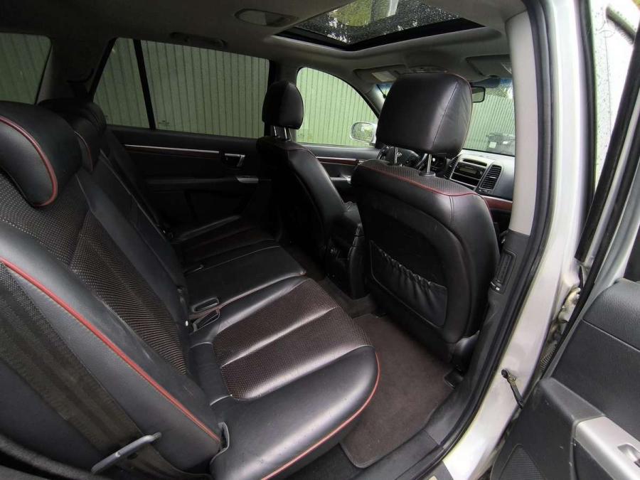 Pelēks Hyundai Santa Fe 2007 Marijampole, ar dzinēja tilpumu 2.19 L un nobraukumu 203 tūkst. km par 3800 €, foto 14 vietnē AUTOMOTO.COM.LV