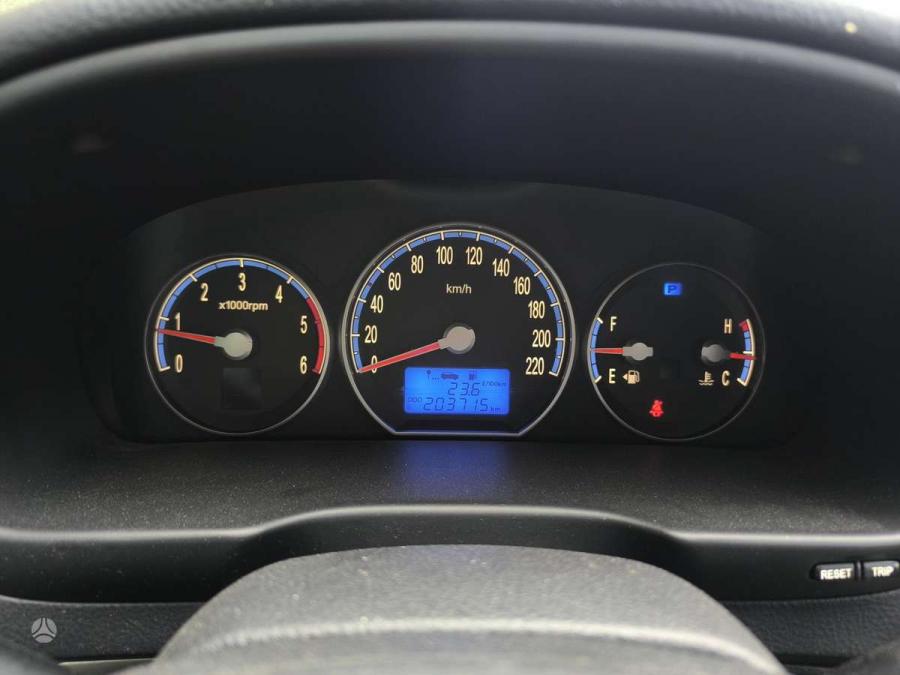 Pelēks Hyundai Santa Fe 2007 Marijampole, ar dzinēja tilpumu 2.19 L un nobraukumu 203 tūkst. km par 3800 €, foto 17 vietnē AUTOMOTO.COM.LV