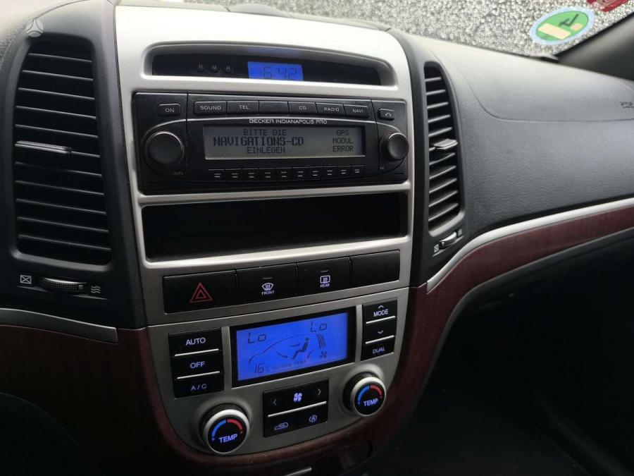 Pelēks Hyundai Santa Fe 2007 Marijampole, ar dzinēja tilpumu 2.19 L un nobraukumu 203 tūkst. km par 3800 €, foto 18 vietnē AUTOMOTO.COM.LV